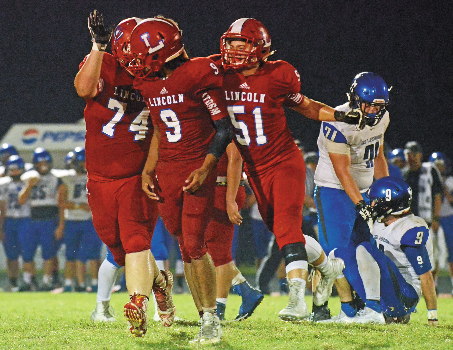Lincoln’s second-half rally falls short; East holds on 32-27 - The ...