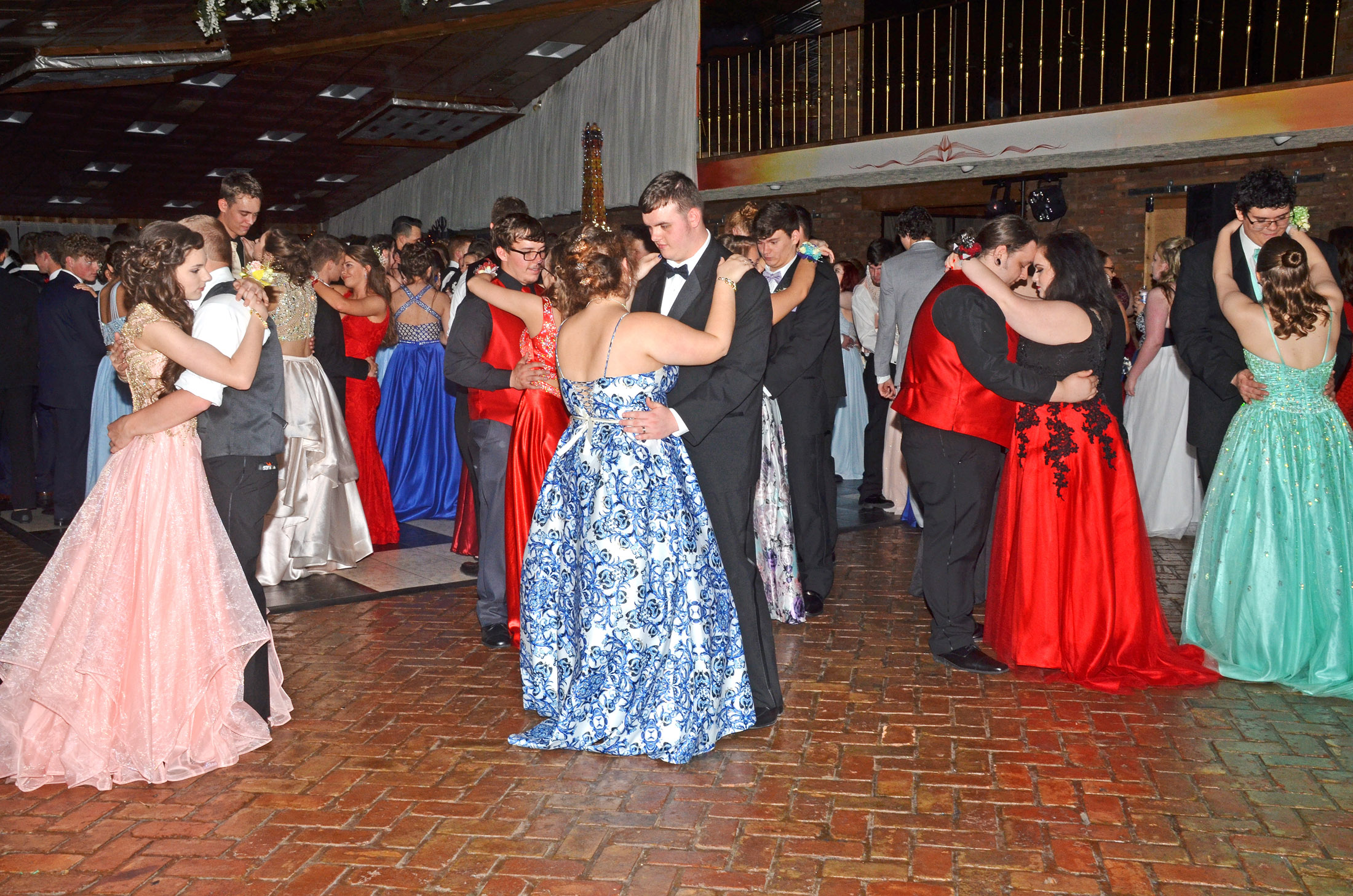 Paris Nights ~ Prom 2018 - The Interior Journal | The Interior Journal